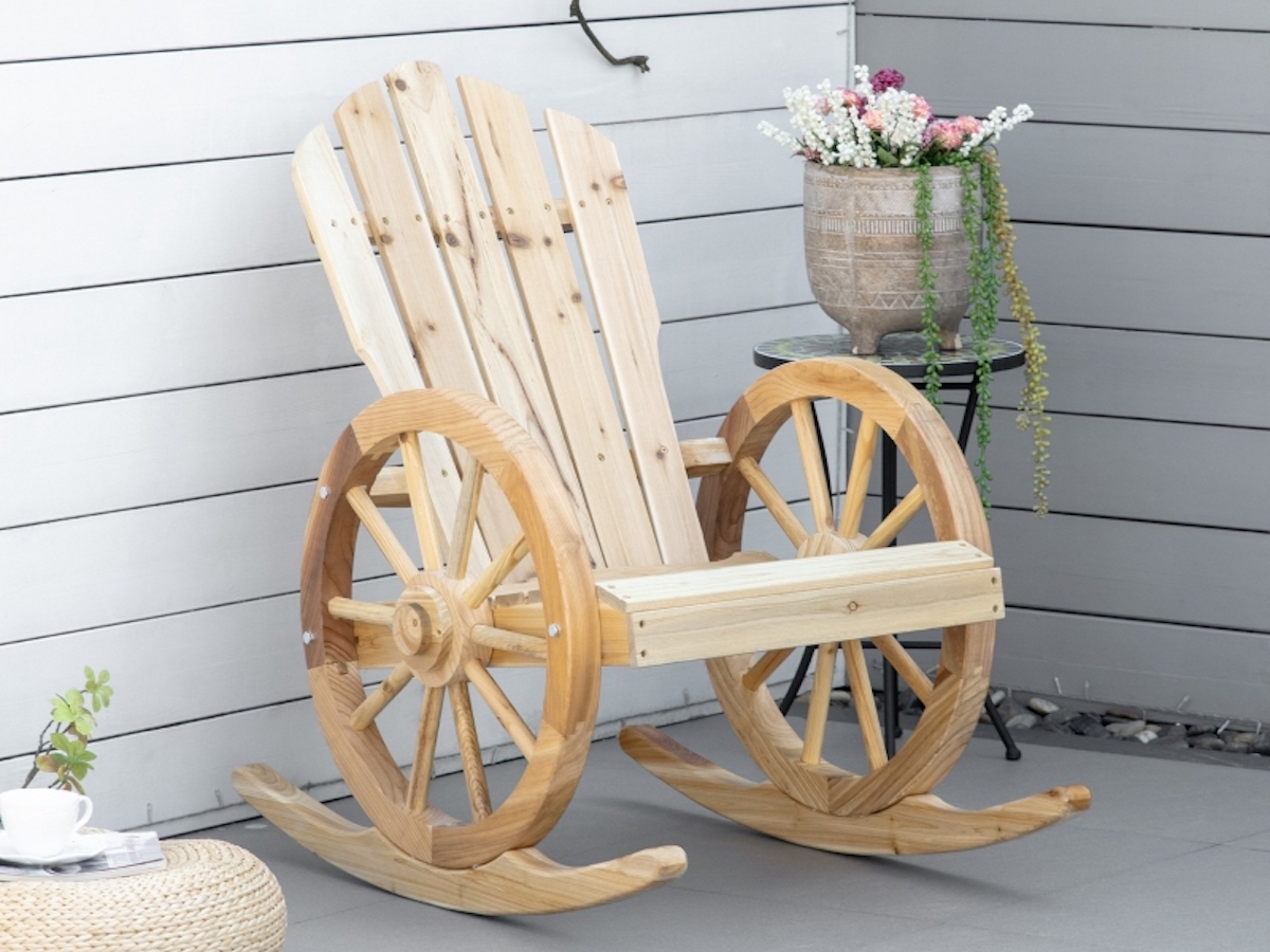 När ska man ta fram utemöblerna?